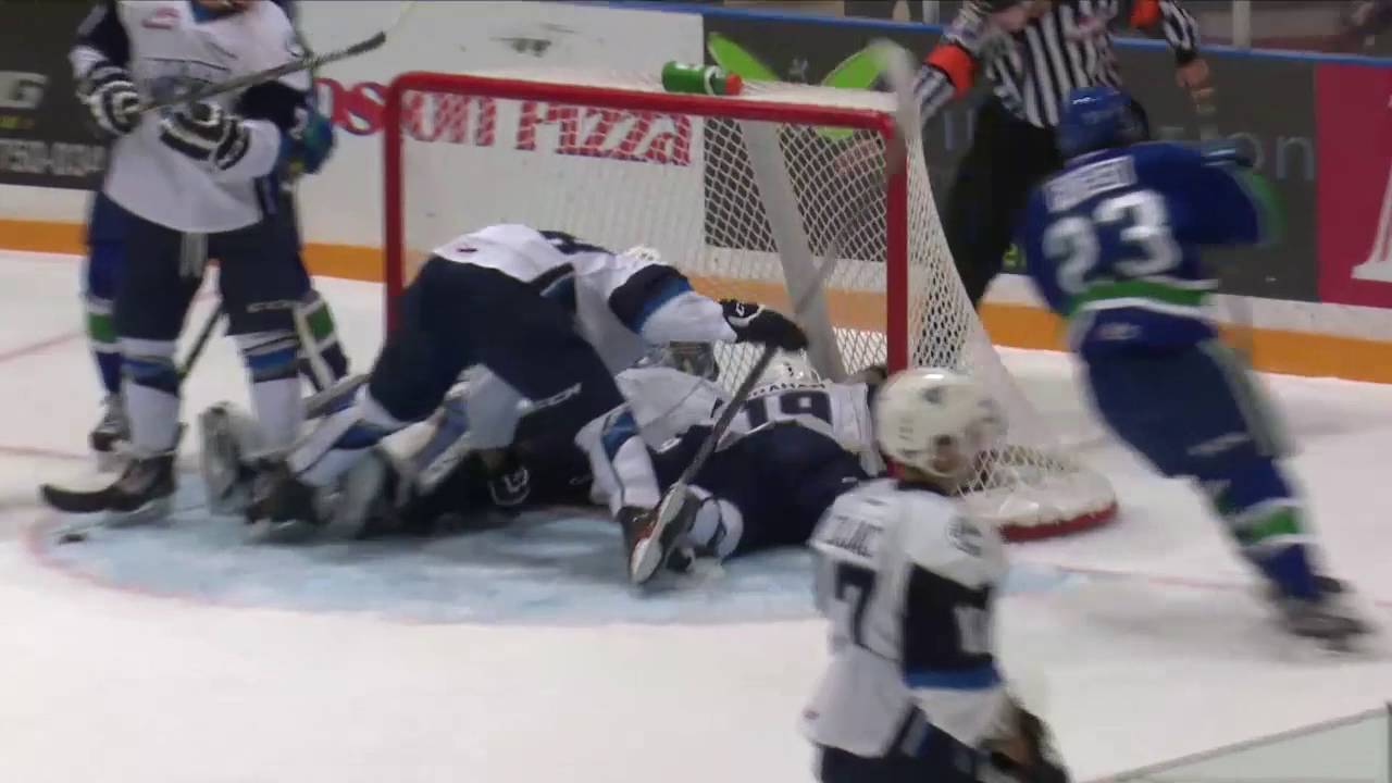 Swift Current Broncos Highlights vs The Saskatoon Blades - YouTube