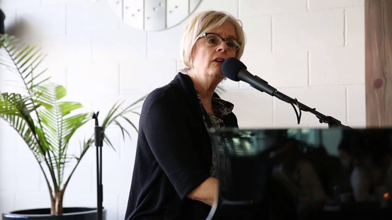 Shari Ulrich Performs at Roundhouse Radio Launch - YouTube