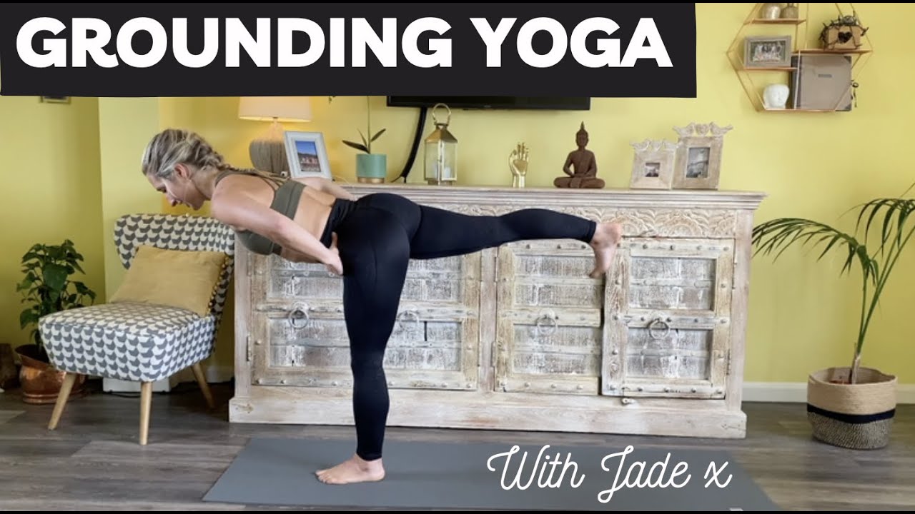 15 min Grounding Yoga Flow / Yoga with Jade - YouTube