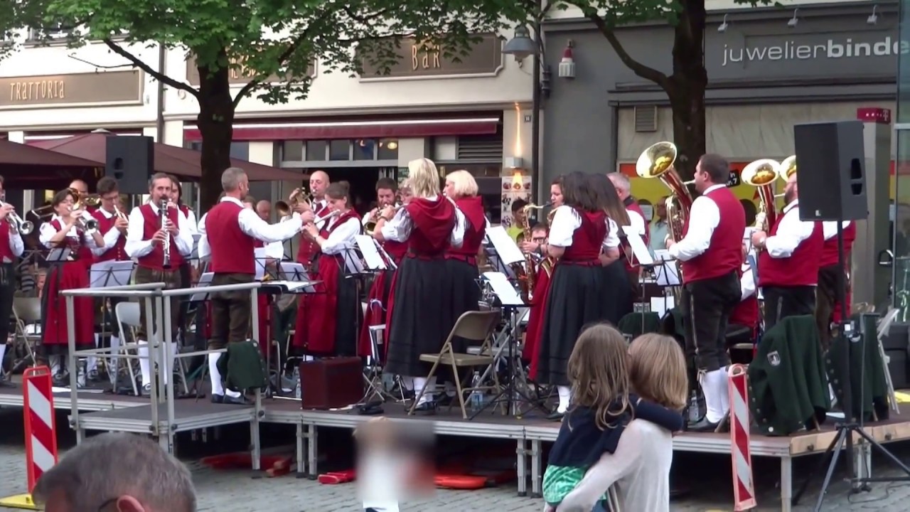 Platzkonzert Marienplatz Ravensburg mit dem Musikverein St. Christina ...
