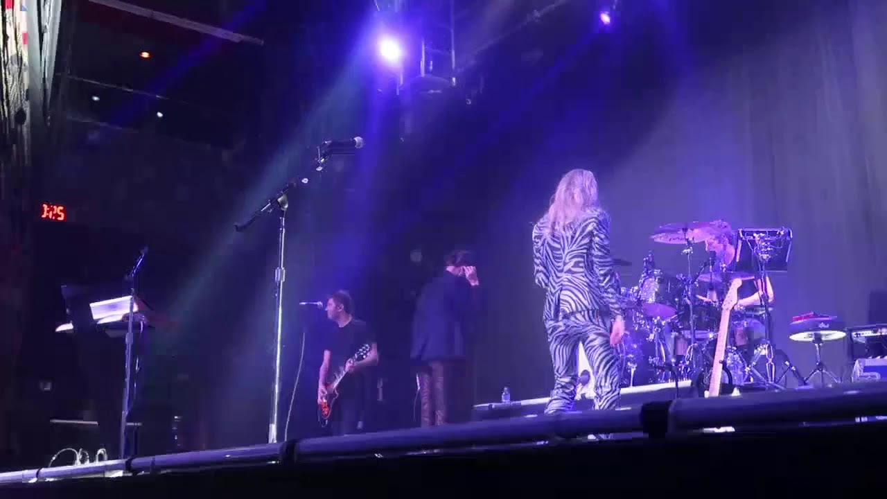 Potential Breakup Song- Aly & AJ (Live @ House of Blues, Las Vegas ...