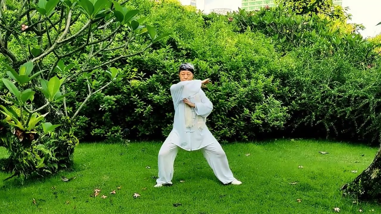 The "mother force" of Tai Chi: Buddha's Warrior Attendant Pounds Mortar ...