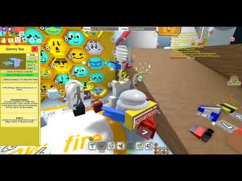 GETTING GIFTED GUMMY BEE FROM 25 TREATS - YouTube