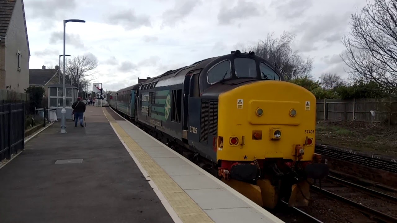 37405 Class 37 Loco at Oulton Broad North - YouTube