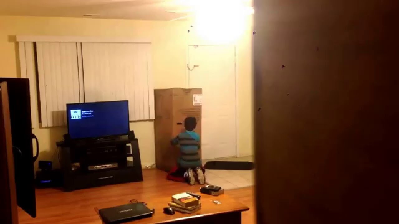 SCARE/COMPUTER SCREEN FLIP PRANK - YouTube