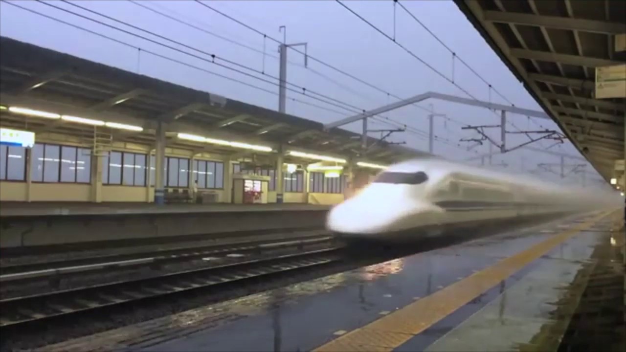 Japanese Bullet Train in the Rain - YouTube