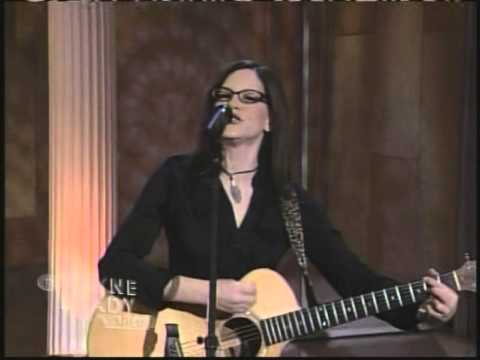 Underdog by Lisa Loeb - performed live on The Wayne Brady Show - YouTube