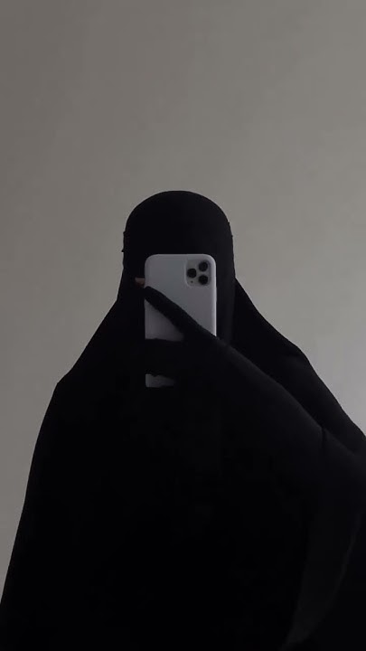 فَلَا يَحْزُنكَ قَوْلُهُمْ إِنَّا نَعْلَمُ مَا يُسِرُّونَ وَمَا