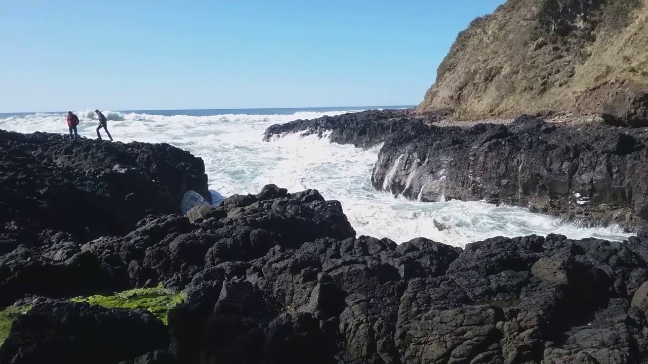 Devil's Churn At Its Peak On The Oregon Coast (Watch Til The End) - YouTube