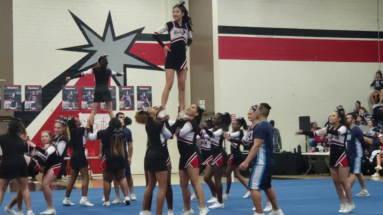 Valley view cheerleaders Aniyah Ransom - YouTube