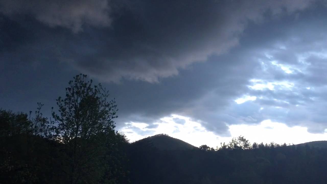 Severe Thunderstorm rolling in! - YouTube