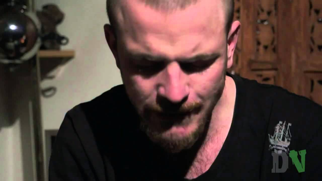 Heymoonshaker Dave Crowe's beat box performance acoustic live - YouTube