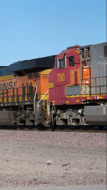 BNSF 5014 EASTBOUND INTERMODAL FREIGHT TRAIN MP 737 NEEDLES SUB - YouTube