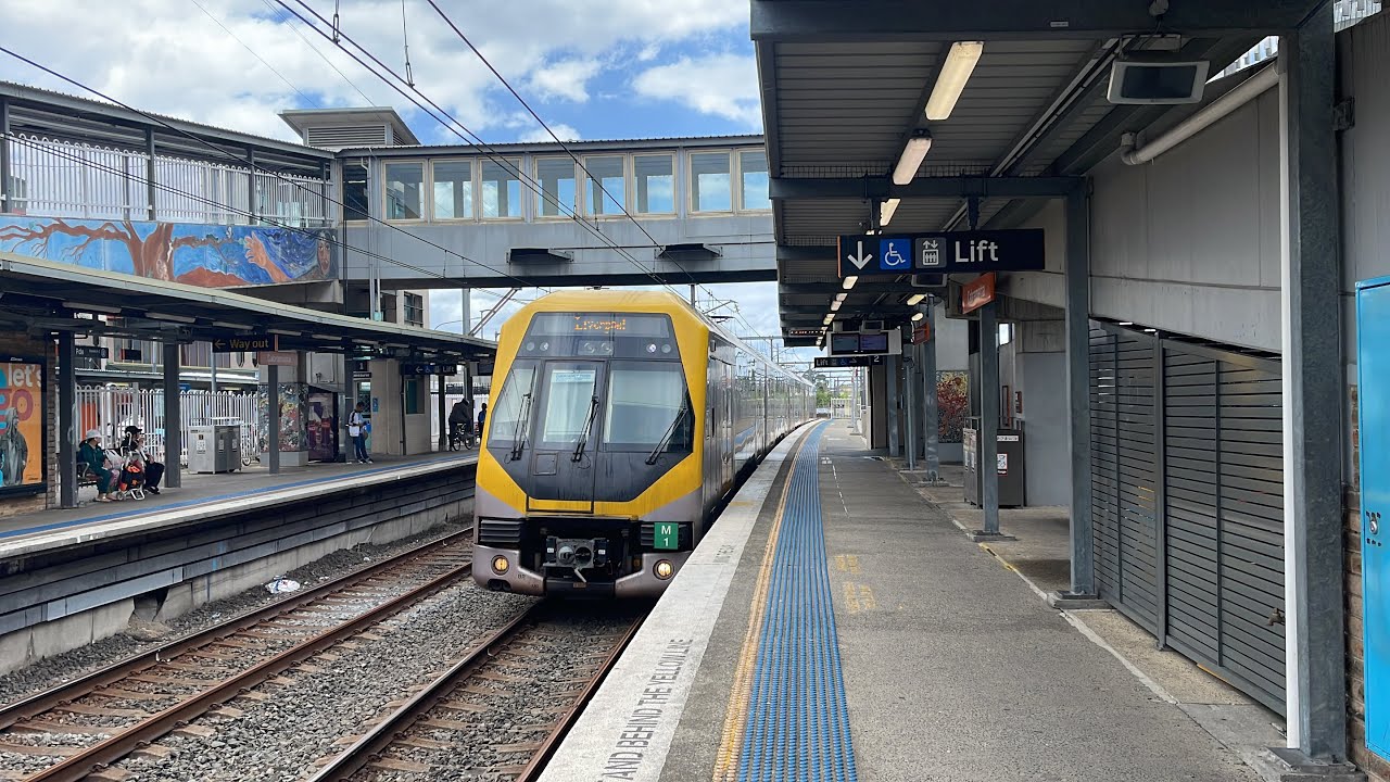 Sydney Trains: M1 arriving at Cabramatta - YouTube