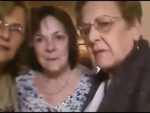 ABUELAS ARGENTINAS INTENTANDO SACAR UNA SELFIE
