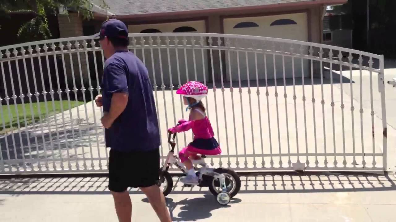 Kid on bicycle with training wheels - YouTube