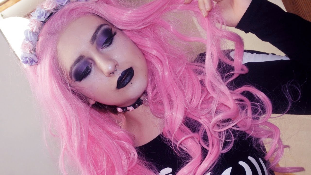 MAKING MY FRIEND PASTEL GOTH - YouTube