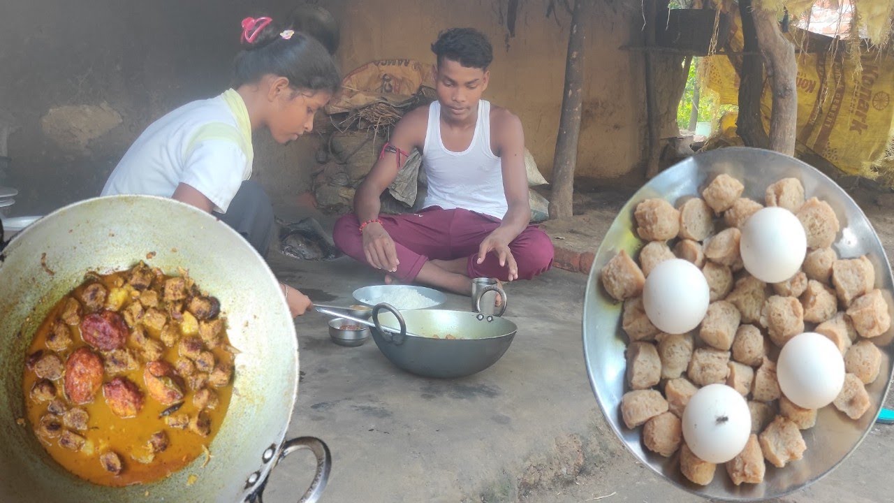 rural gril cooking Egg with SOYABEAN curry and eat for family|rural ...