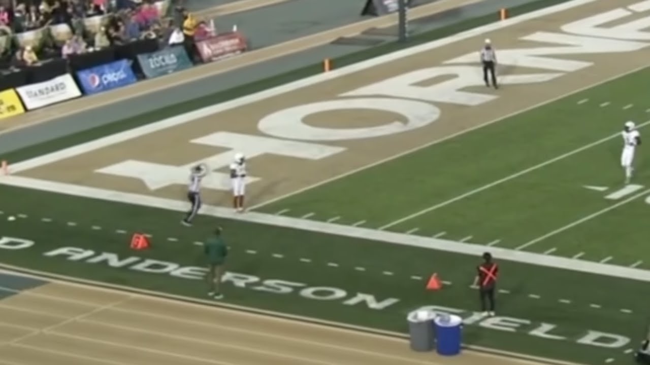 Northern Arizona return man catches kickoff inside the 1 yard line 🤣 ...