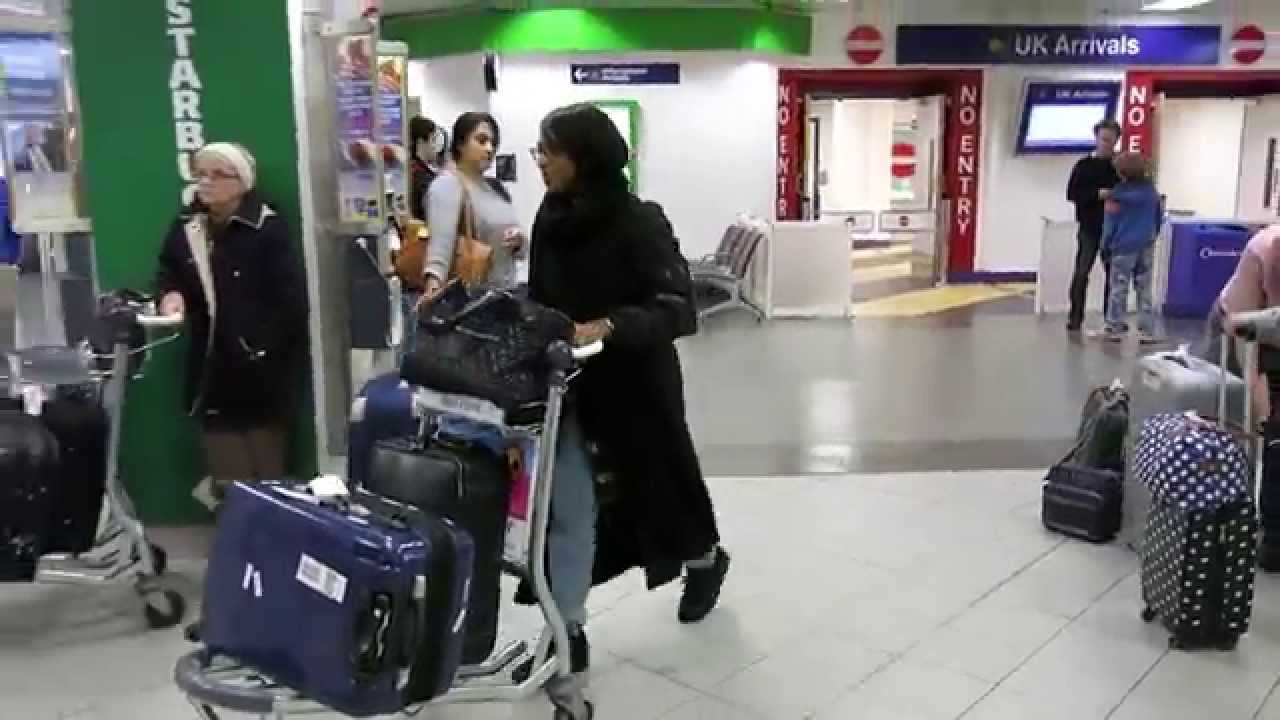 Alexandra Burke Arrives At Newcastle Airport Ahead Of Bodyguard - YouTube