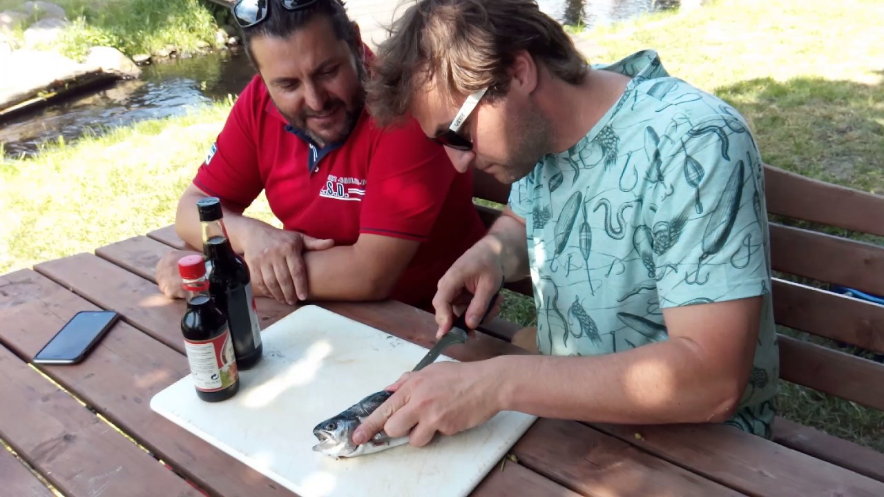 Olin Gutowski pokazuje jak oprawiać pstrąga - YouTube