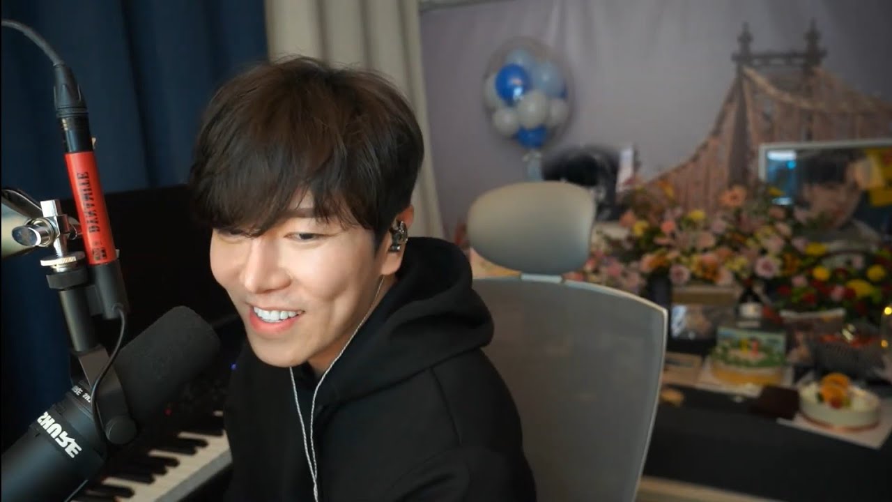 211027 디셈버 DK LIVE STREAMING - 세상에 소리쳐 - YouTube