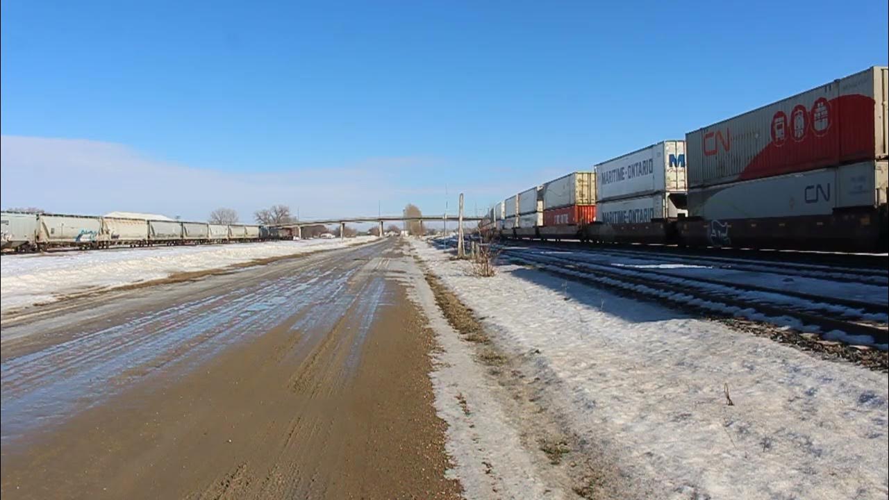 Eastbound CN Train (Intermodal) (Tuesday February 25 2025) (Portage La Prairie) - YouTube