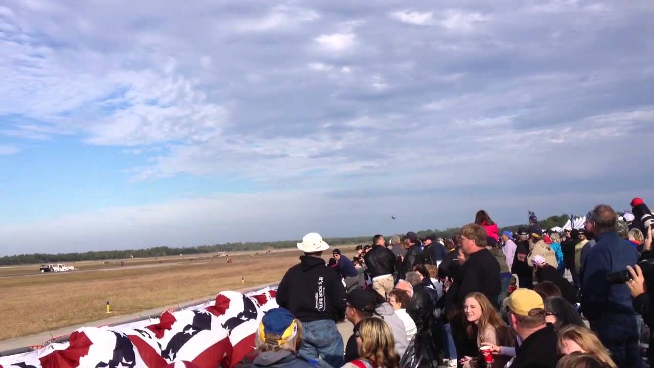 Blue Angels low sneak pass - YouTube