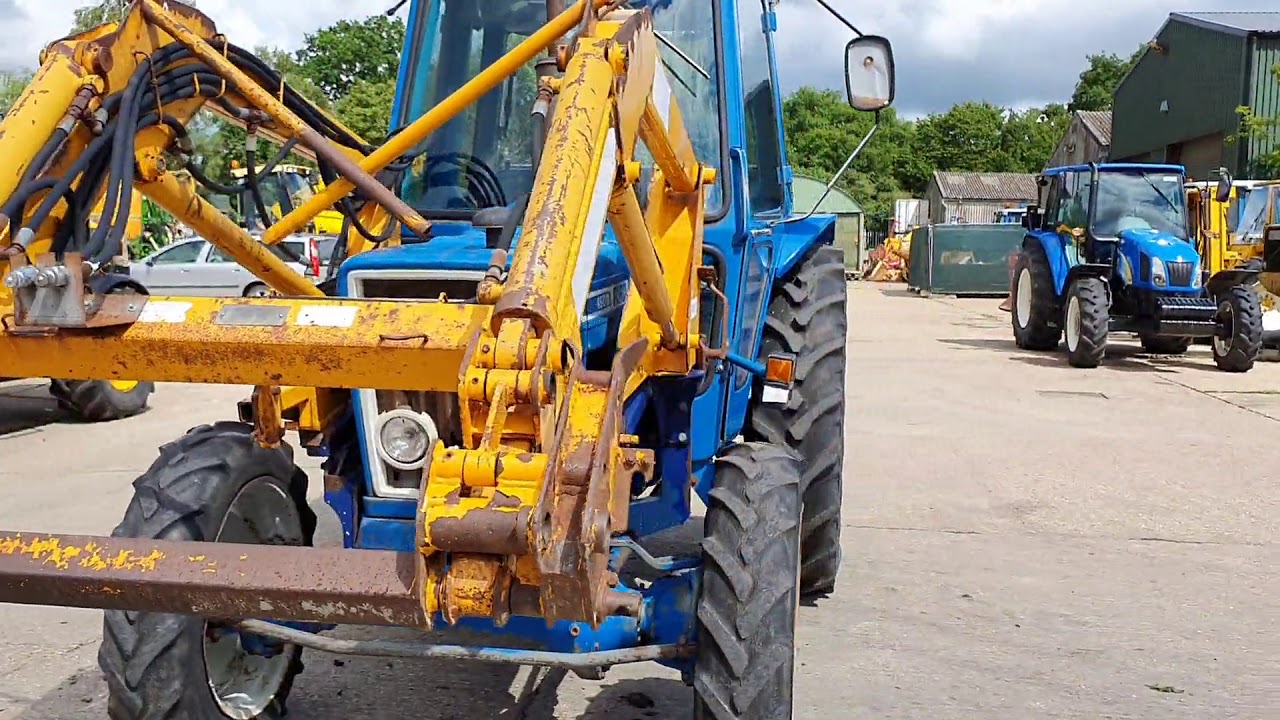 1981 Ford 4600 4WD Tractor with Bomford Power tip loader - YouTube