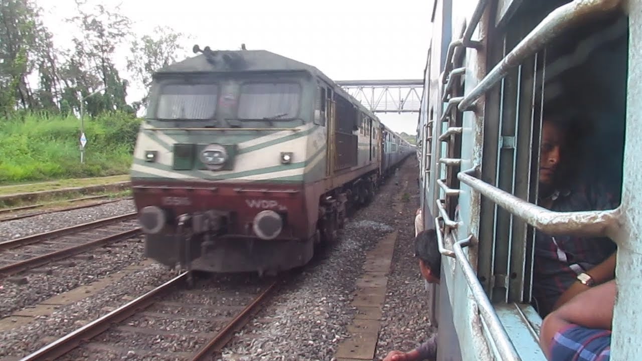 Puducherry Express Overtakes Kannur Passenger !! - YouTube