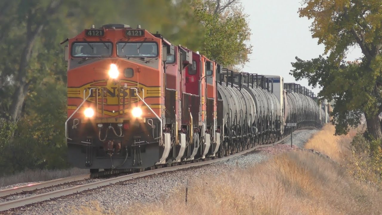 10-18-24 - BNSF 4121 in Lester, IA - YouTube