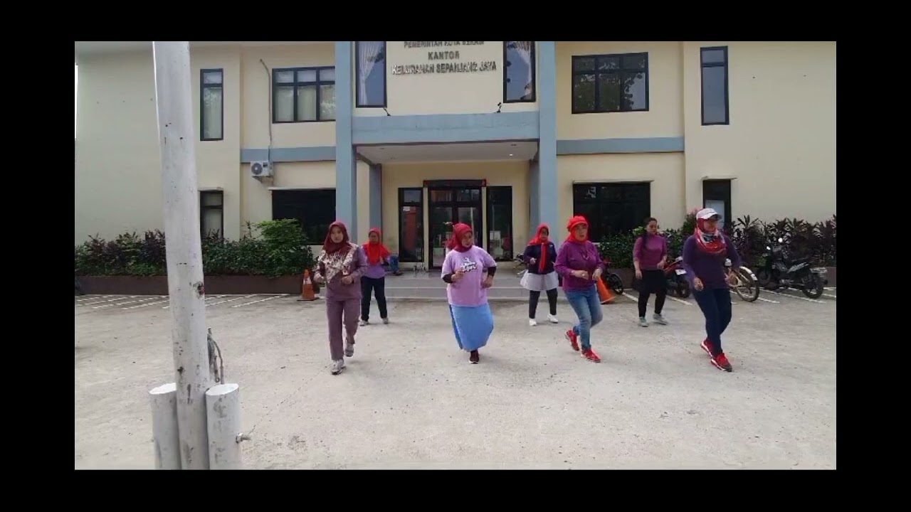 Line Dance "Seperti Mati Lampu" Latihan di Kelurahan Sepanjang jaya (18 ...