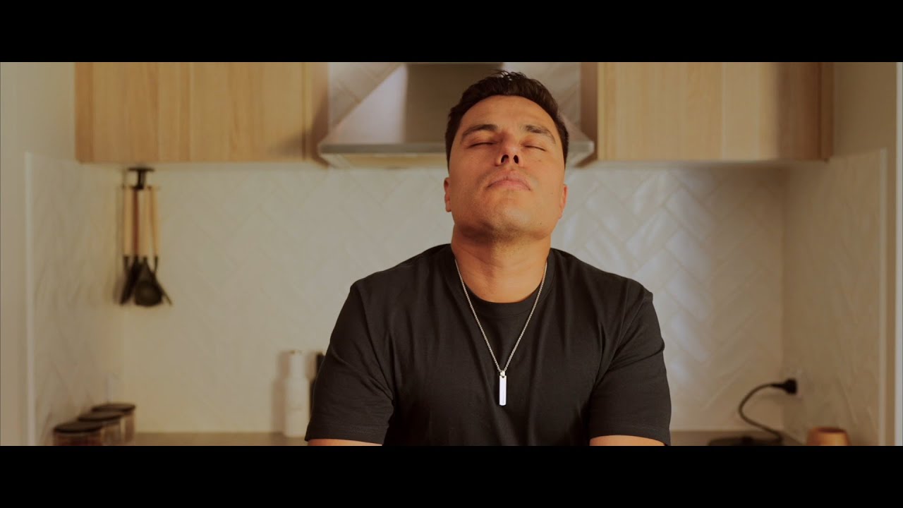 Johny Castillo - COMO A LA MAÑANA EL CAFÉ (Official Video) - YouTube