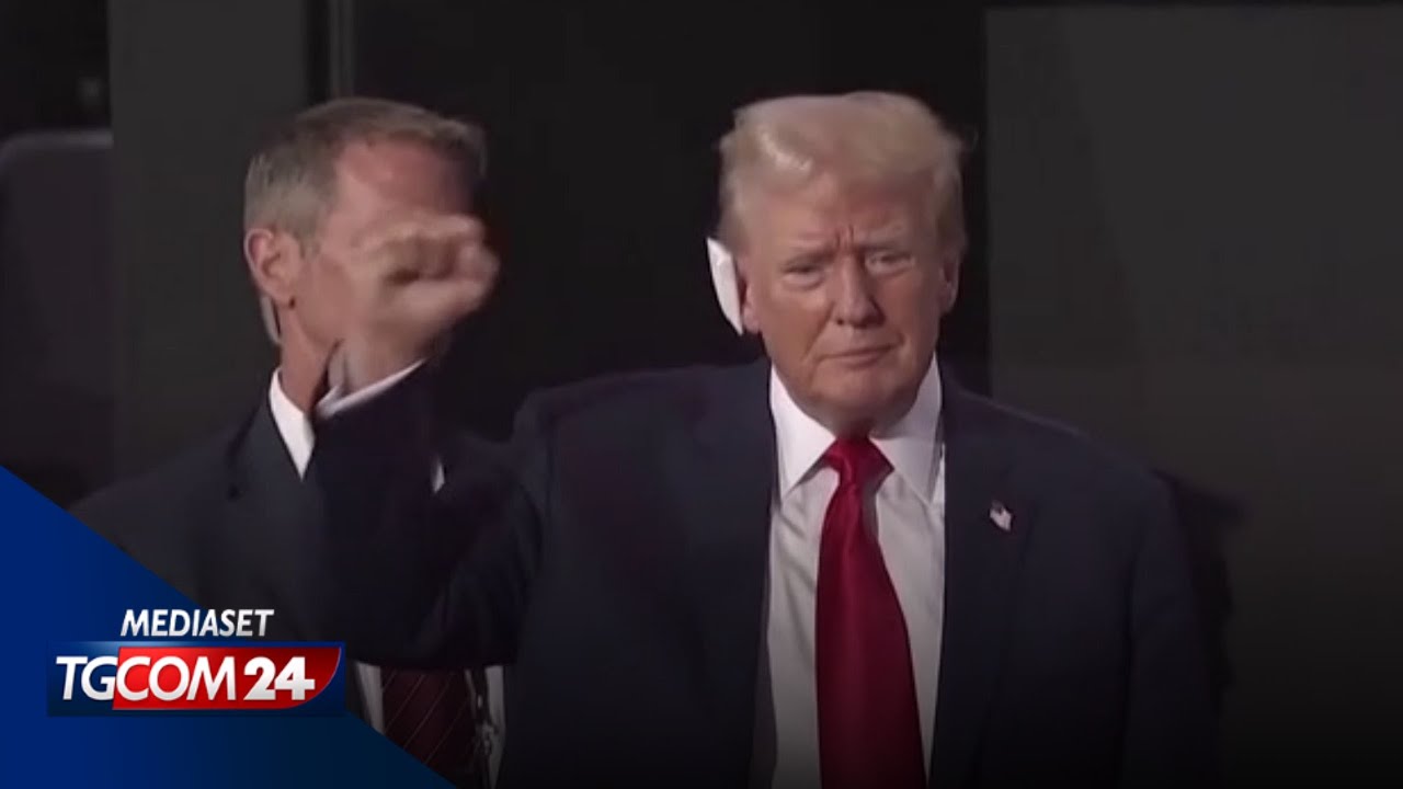 Trump (con orecchio fasciato) a Milwaukee: standing ovation - YouTube