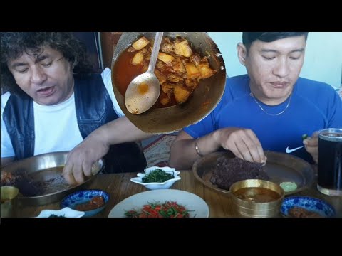 DHIDO * TRADITIONAL NEPALI KHANA/ Nepali mukbang dhido with pork Gravy ...