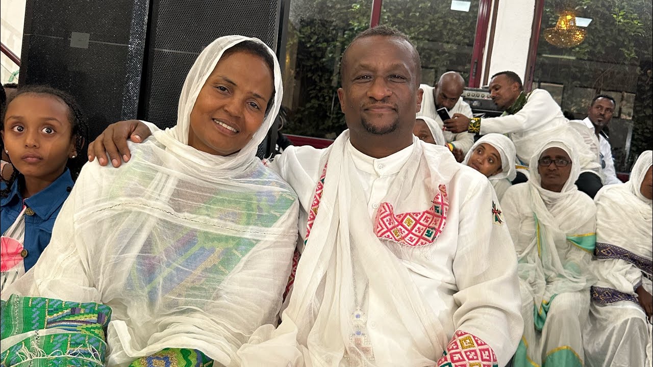 በዘማሪ አለምሰገድ ሰርግ ላይ። በበጎ ፍቃዱና እቴ መሽራዬ መዝሙር። Zemari Kesis Ashenafi - YouTube