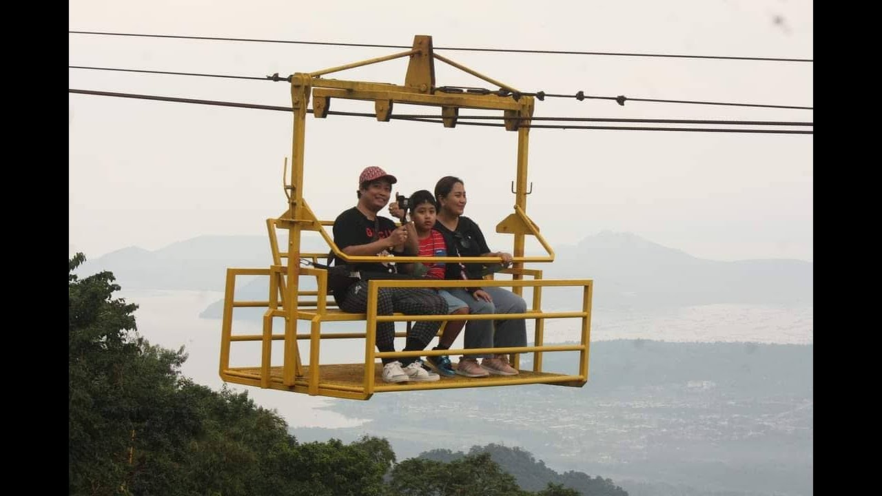 SUPER FUN RIDE SA CABLE CAR @ ZOORI TAGAYTAY :) - YouTube