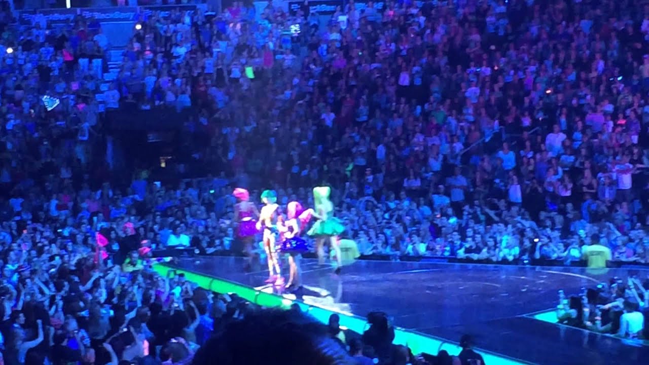 Birthday - Katy perry prismatic world tour - toronto canada - YouTube