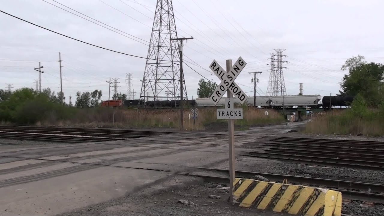 EJE 674 & IC 9628 on a Switch Job, Gary, IN - YouTube