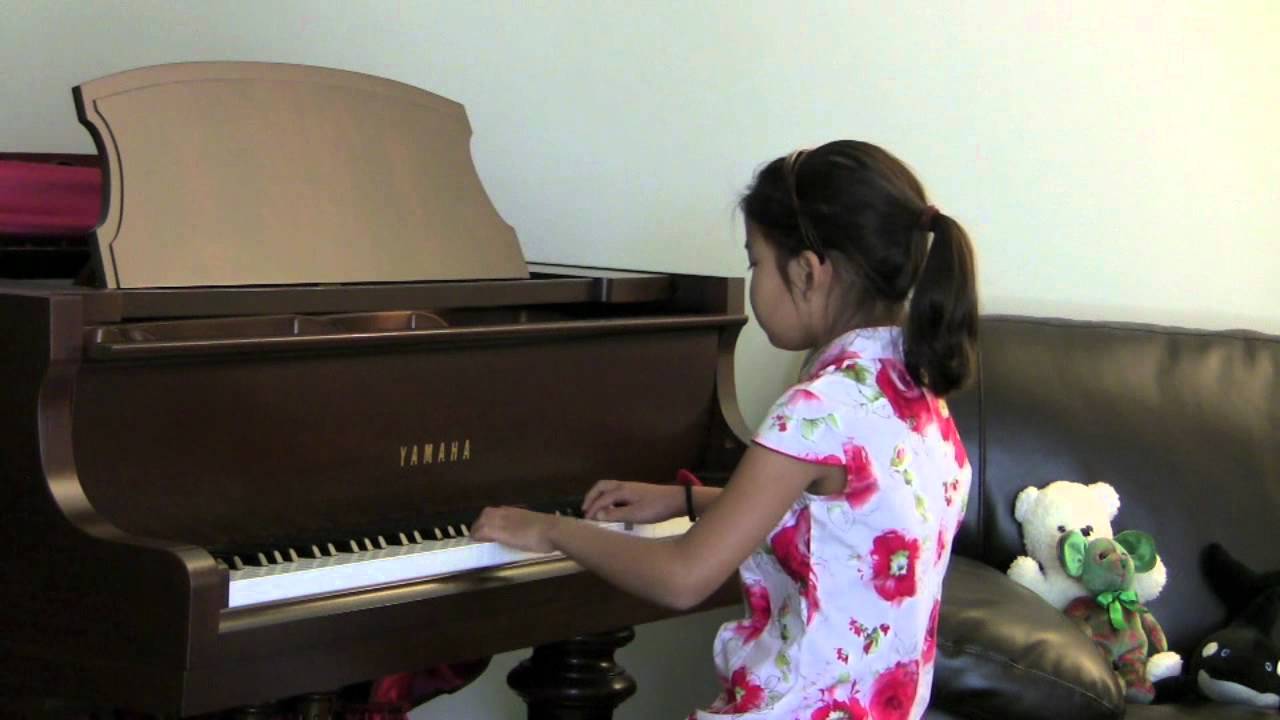Sydney Wang (8) playing Mozart Rondo in D Major K485 - YouTube