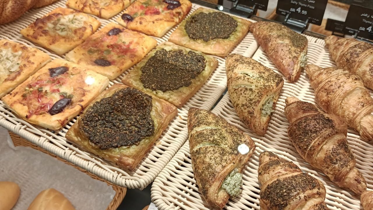 Most popular bakery in Saudi Arabia.Al Hattab Bakery - YouTube