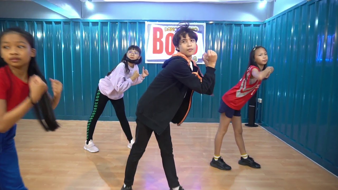 Kpop Class by Kru.Toto | Boss dance Studio - YouTube