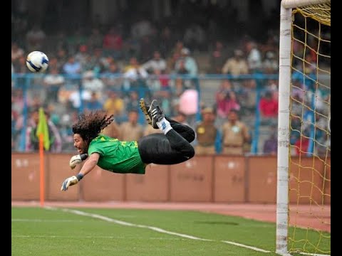 How good was René Higuita? El Loco: The craziest goalkeeper of all time ...