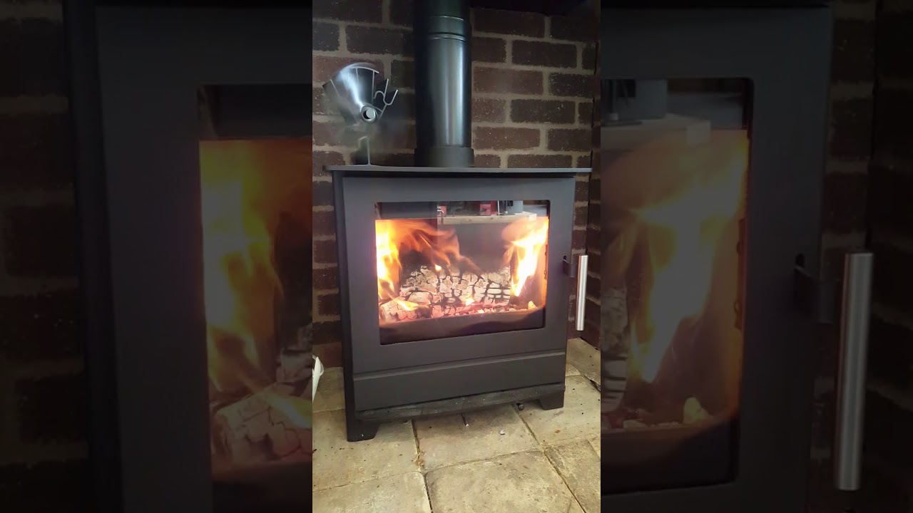 Heta Inspire 45 burning live in our showroom - YouTube