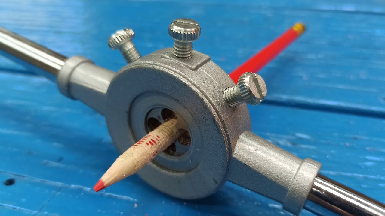 Amazing invention by a first-rate craftsman. Self-made from a pencil ...