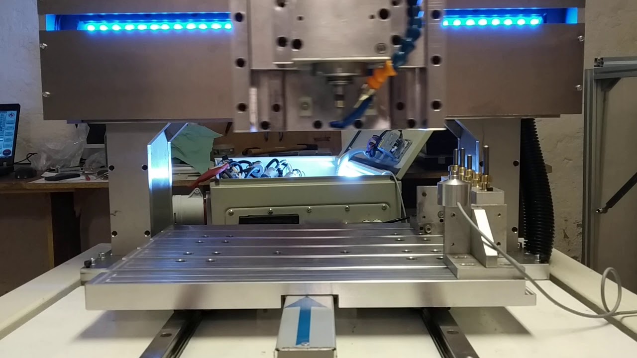 First test with the programmed automatic tool changer spindle - YouTube
