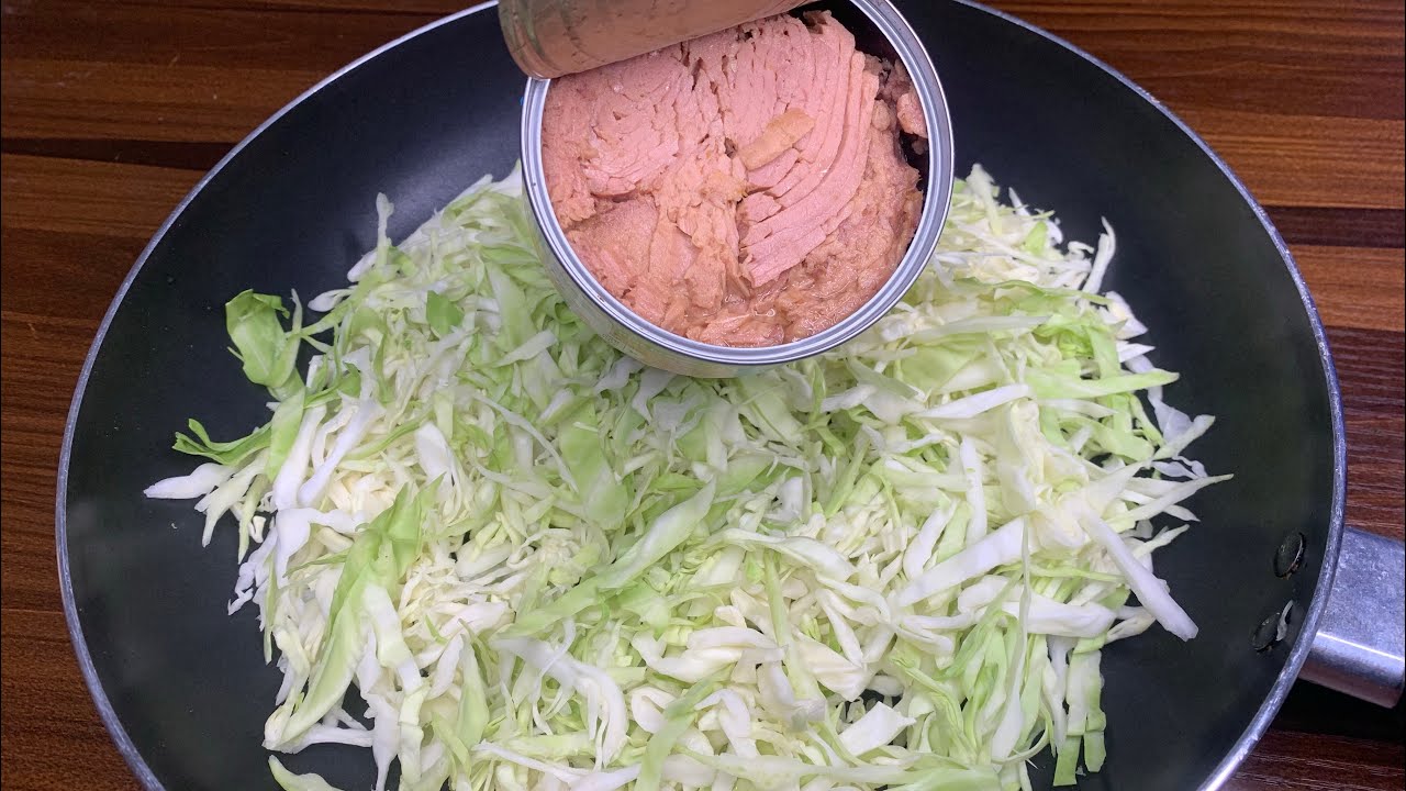Do you have cabbage and canned tuna at home? 😋 Quick, easy and very ...
