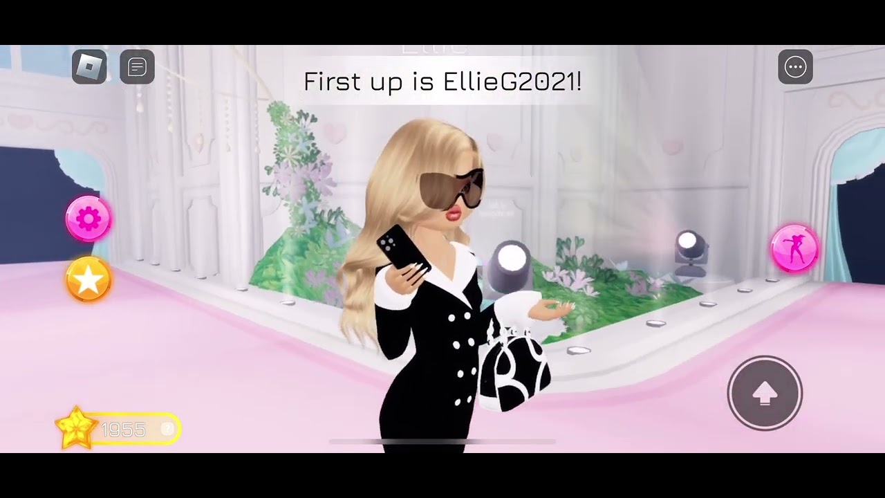 Playing dress to impress on roblox! Theme is secretary! - YouTube