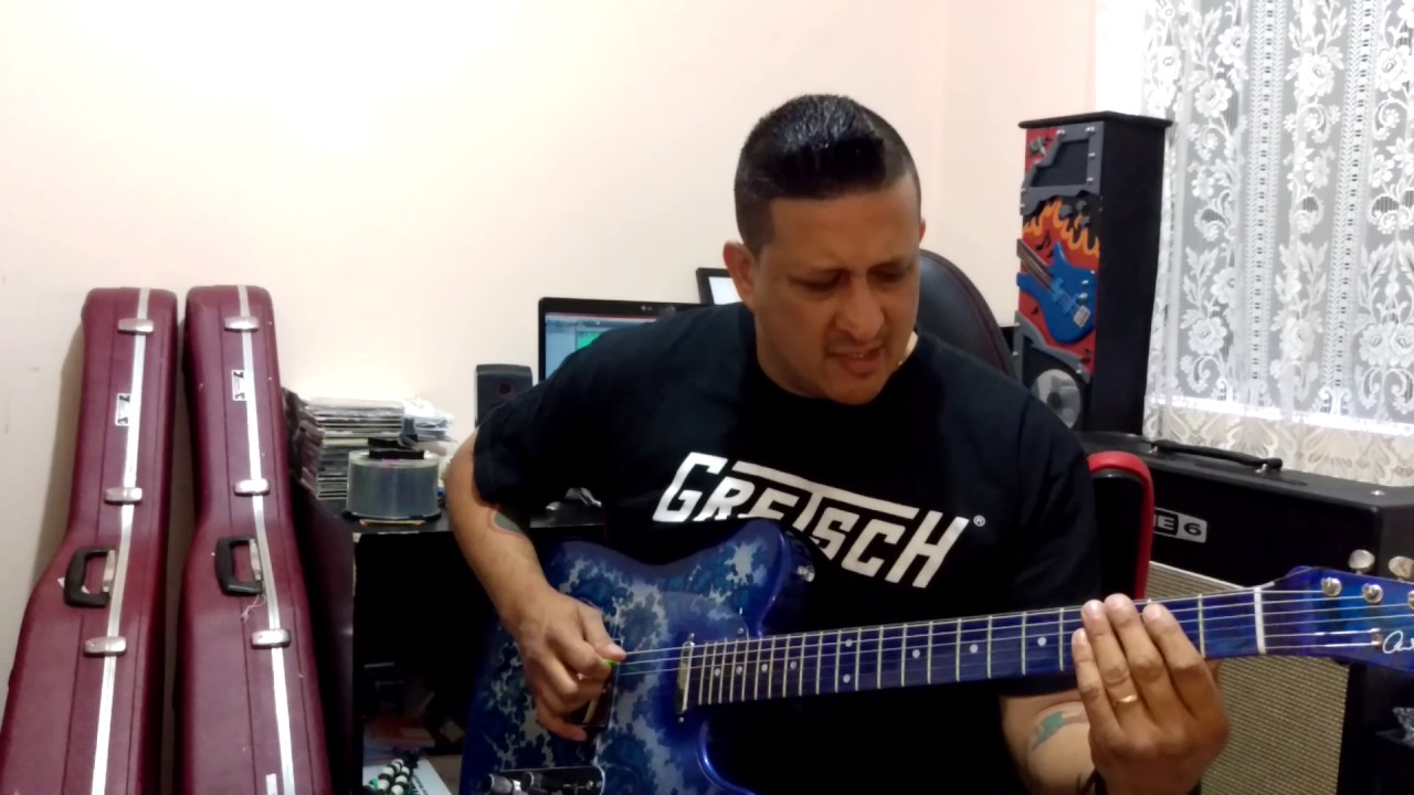 Brad Paisley solo , Santa looked like daddy - YouTube