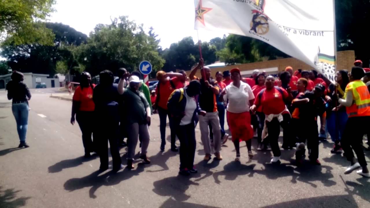 Bakwena toll collectors - YouTube